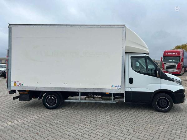 White Iveco Daily 2019 in Kaunas, with an engine capacity of 3.00 L and mileage of 191 thousand km for 11600 €, photo 5 on AUTOMOTO.COM.LV