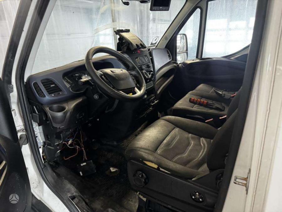 Balts Iveco Daily 2019 Radviliškis, ar dzinēja tilpumu 2.29 L un nobraukumu 366 tūkst. km par 9619 €, foto 3 vietnē AUTOMOTO.COM.LV
