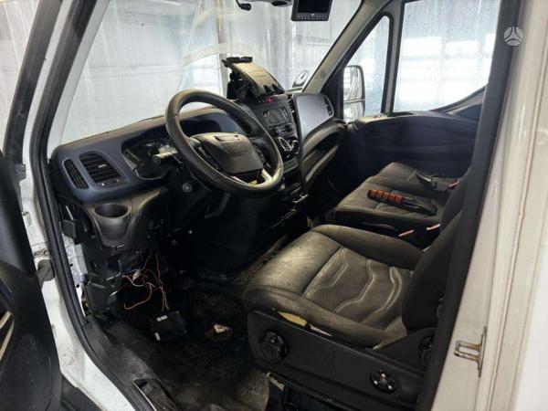 Balts Iveco Daily 2019 Radviliškis, ar dzinēja tilpumu 2.29 L un nobraukumu 366 tūkst. km par 9256 €, foto 3 vietnē AUTOMOTO.COM.LV