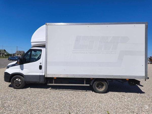 White Iveco Daily 2019 in Taurage, with an engine capacity of 2.29 L and mileage of 247 thousand km for 11500 €, photo 6 on AUTOMOTO.COM.LV