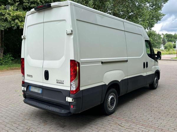 White Iveco Daily 2019 in Taurage, with an engine capacity of 2.30 L and mileage of 177 thousand km for 9200 €, photo 3 on AUTOMOTO.COM.LV