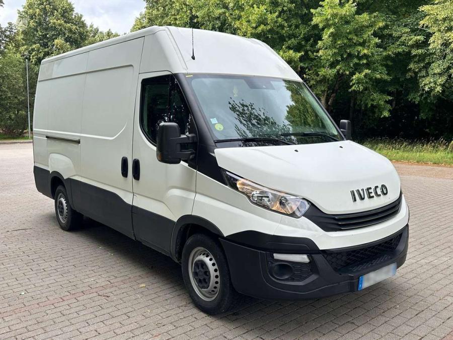 White Iveco Daily 2019 in Taurage, with an engine capacity of 2.30 L and mileage of 177 thousand km for 9200 €, photo 5 on AUTOMOTO.COM.LV