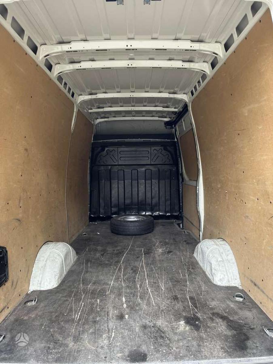White Iveco Daily 2019 in Taurage, with an engine capacity of 2.30 L and mileage of 177 thousand km for 9200 €, photo 9 on AUTOMOTO.COM.LV