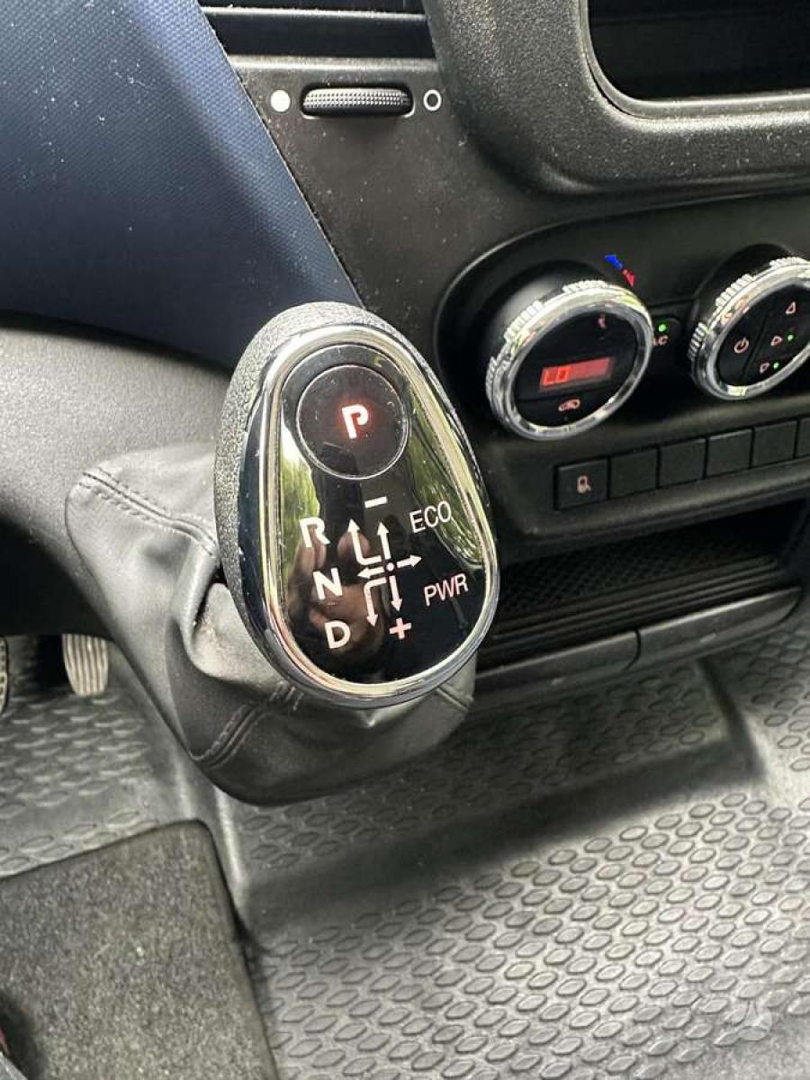 White Iveco Daily 2019 in Taurage, with an engine capacity of 2.30 L and mileage of 177 thousand km for 9200 €, photo 18 on AUTOMOTO.COM.LV