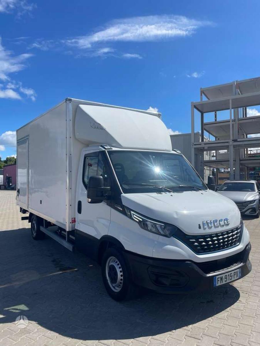 White Iveco Daily 2019 in Kaunas, with an engine capacity of 3.00 L and mileage of 130 thousand km for 7650 €, photo 1 on AUTOMOTO.COM.LV