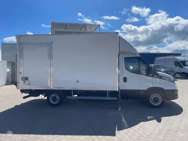 White Iveco Daily 2019 in Kaunas, with an engine capacity of 3.00 L and mileage of 130 thousand km for 7650 €, photo 2 on AUTOMOTO.COM.LV