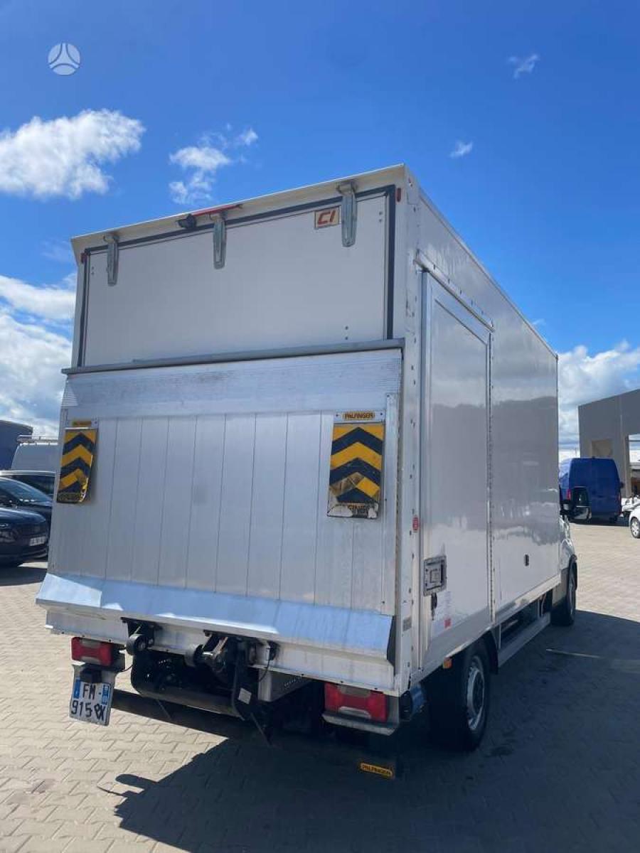 White Iveco Daily 2019 in Kaunas, with an engine capacity of 3.00 L and mileage of 130 thousand km for 7650 €, photo 12 on AUTOMOTO.COM.LV
