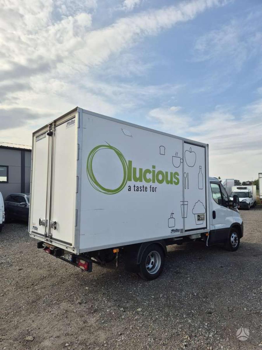 White Iveco Daily 2019 in Kaunas, with an engine capacity of 2.30 L and mileage of 264 thousand km for 12980 €, photo 6 on AUTOMOTO.COM.LV