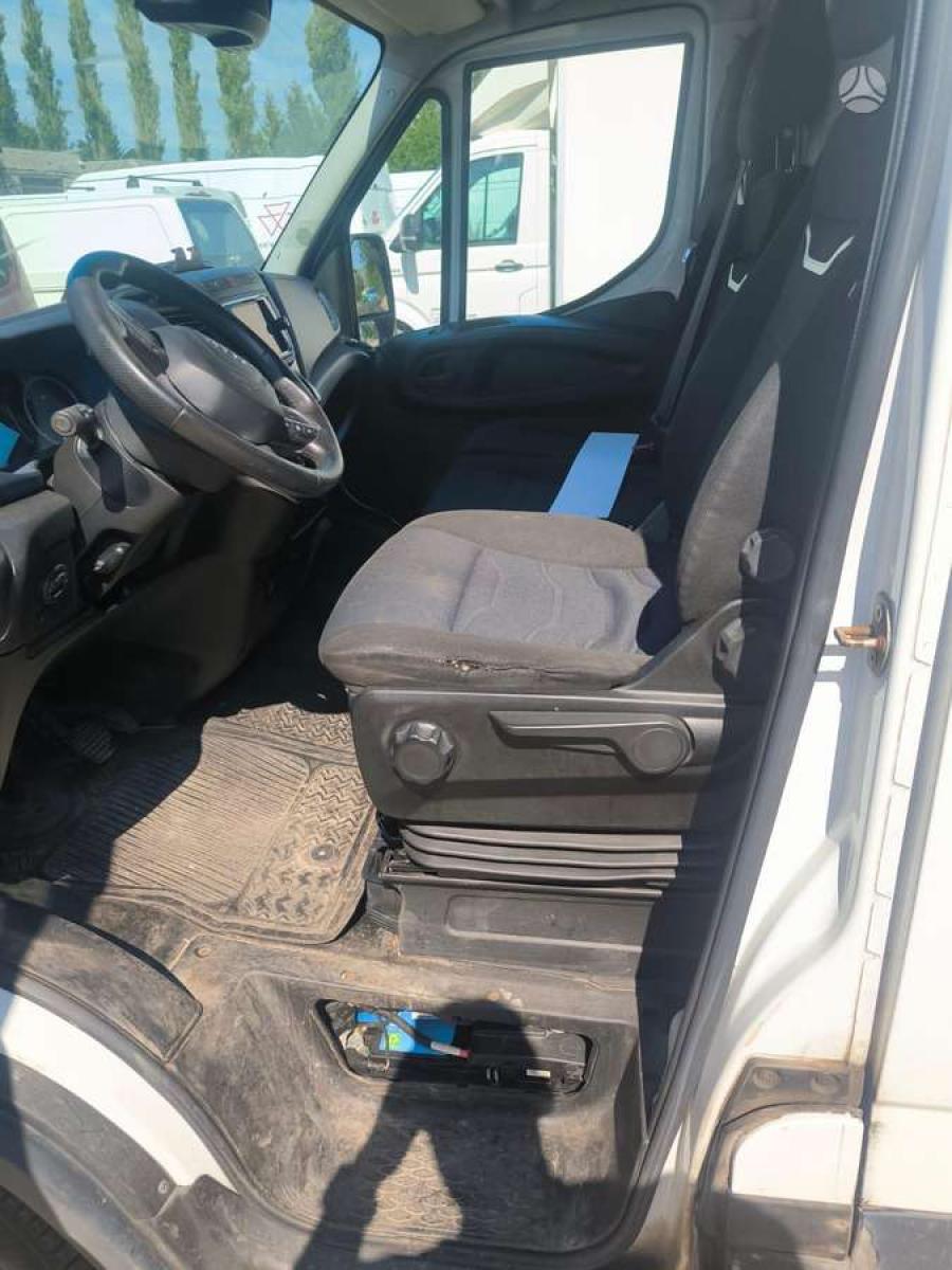 Balts Iveco Daily 2019 Tauragė, ar dzinēja tilpumu 2.29 L un nobraukumu 300 tūkst. km par 6700 €, foto 6 vietnē AUTOMOTO.COM.LV