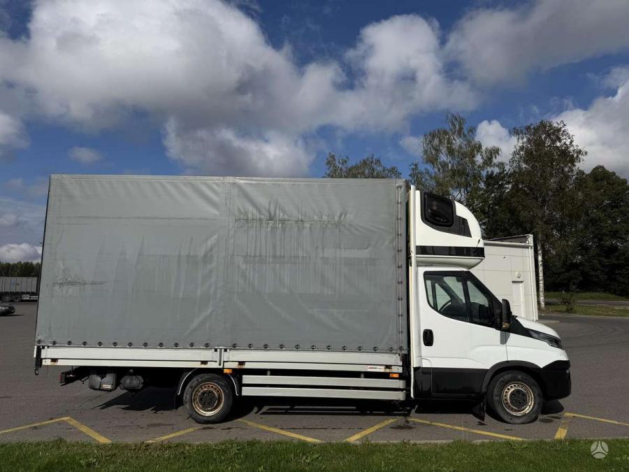 White Iveco Daily 2019 in Vilnius, with an engine capacity of 3.00 L and mileage of 419 thousand km for 14000 €, photo 4 on AUTOMOTO.COM.LV