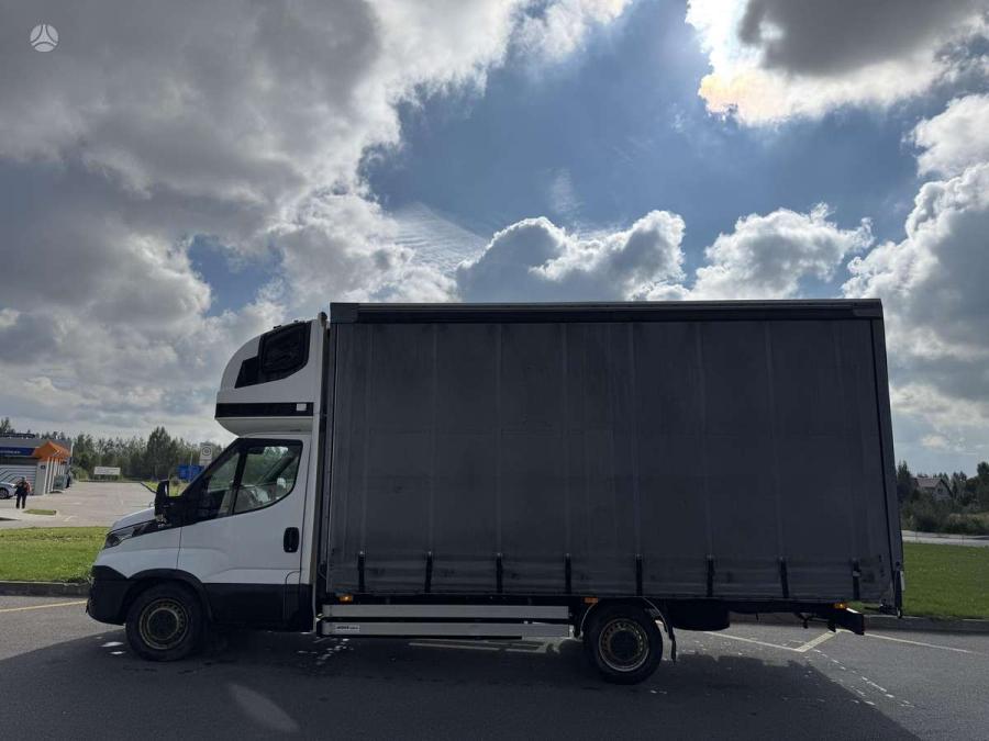 White Iveco Daily 2019 in Vilnius, with an engine capacity of 3.00 L and mileage of 419 thousand km for 14000 €, photo 8 on AUTOMOTO.COM.LV