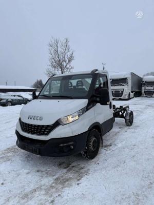 Balts Iveco Daily 2020 Kauņa, ar dzinēja tilpumu 2.30 L un nobraukumu 135 tūkst. km par 14500 €, foto  vietnē AUTOMOTO.COM.LV