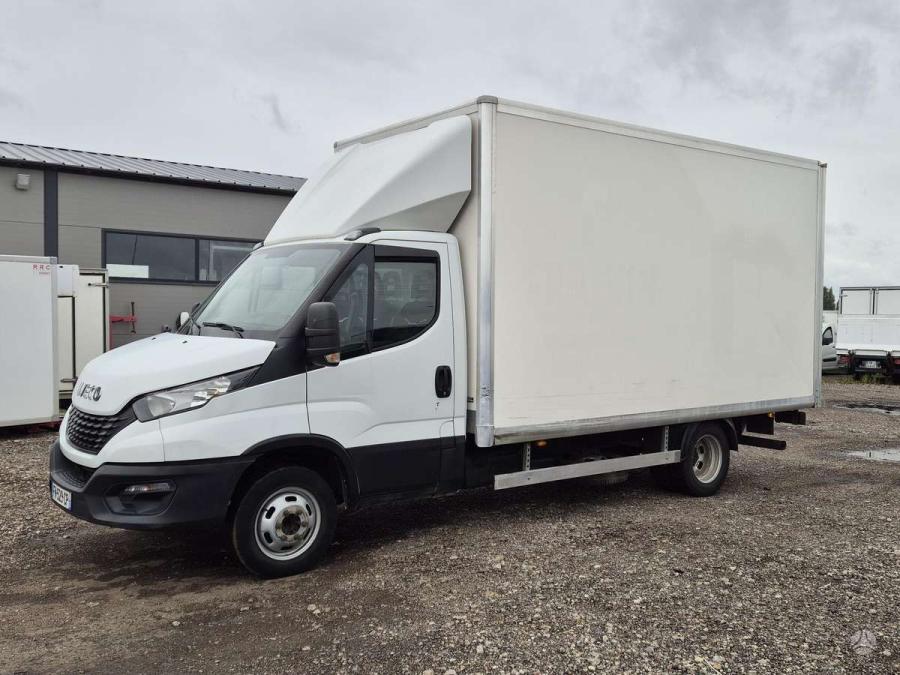 Balts Iveco Daily 2020 Kauņa, ar dzinēja tilpumu 2.30 L un nobraukumu 205 tūkst. km par 14480 €, foto 1 vietnē AUTOMOTO.COM.LV