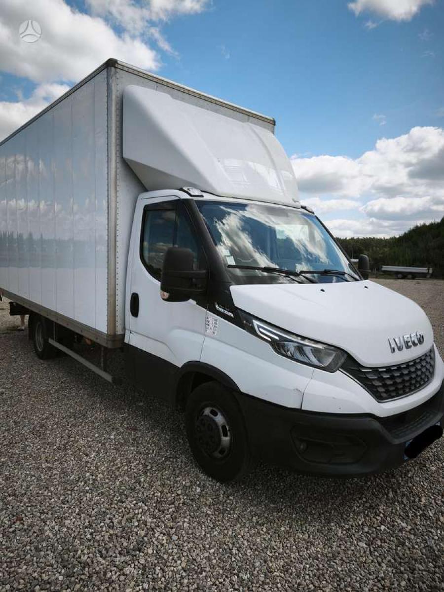 White Iveco Daily 2020 in Taurage, with an engine capacity of 2.29 L and mileage of 271 thousand km for 13500 €, photo 1 on AUTOMOTO.COM.LV