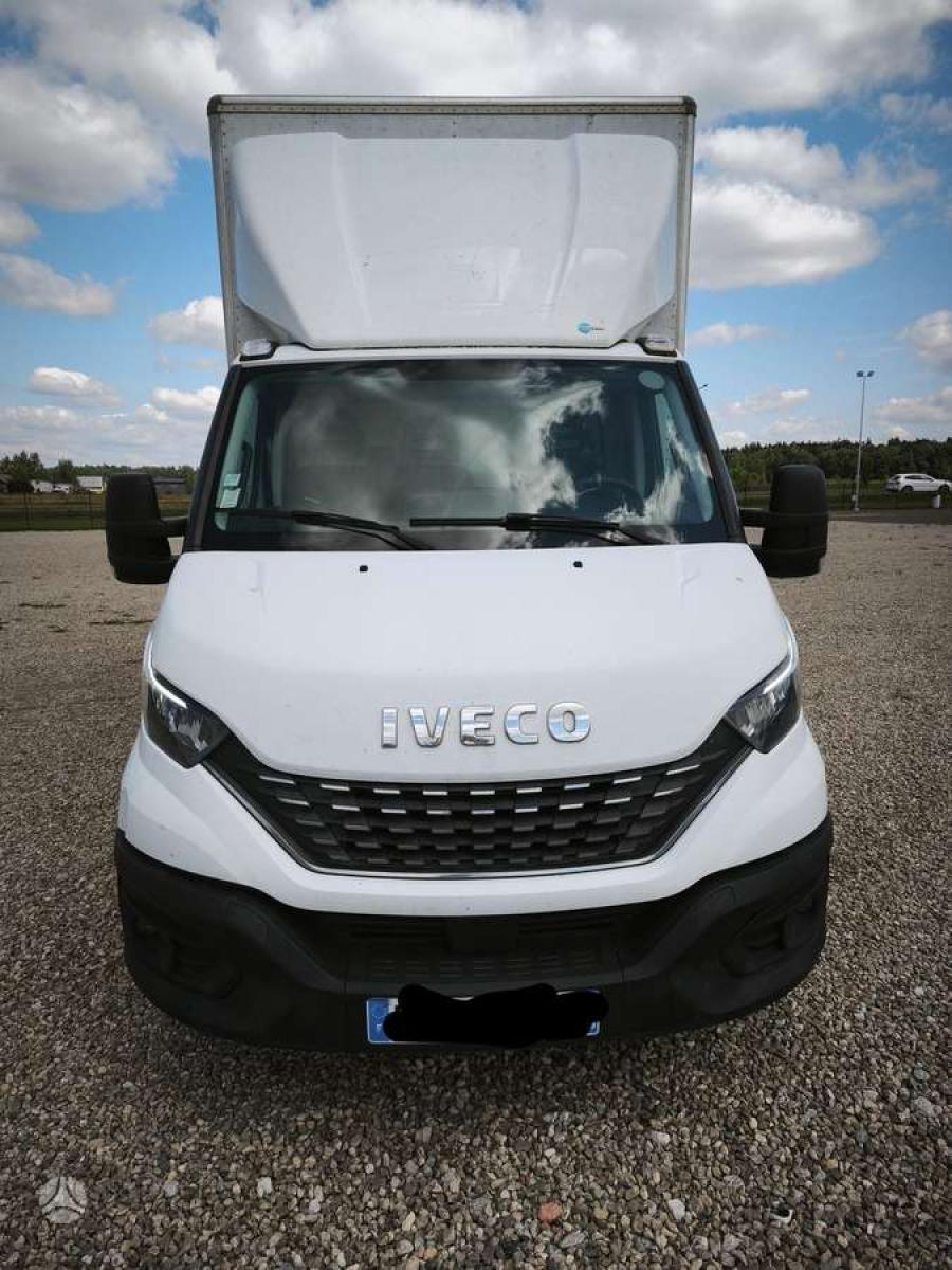 White Iveco Daily 2020 in Taurage, with an engine capacity of 2.29 L and mileage of 271 thousand km for 13500 €, photo 4 on AUTOMOTO.COM.LV