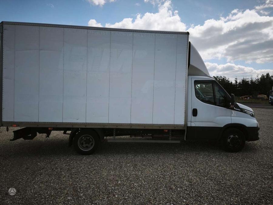 White Iveco Daily 2020 in Taurage, with an engine capacity of 2.29 L and mileage of 271 thousand km for 13500 €, photo 12 on AUTOMOTO.COM.LV