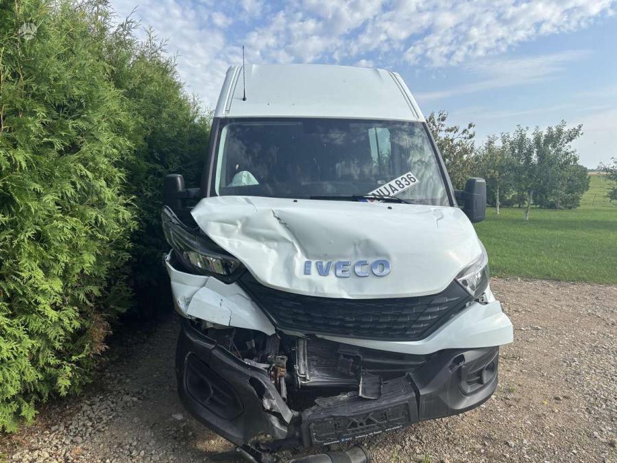White Iveco Daily 2020 in Radviliskis, with an engine capacity of 3.00 L and mileage of 575 thousand km for 3000 €, photo 3 on AUTOMOTO.COM.LV