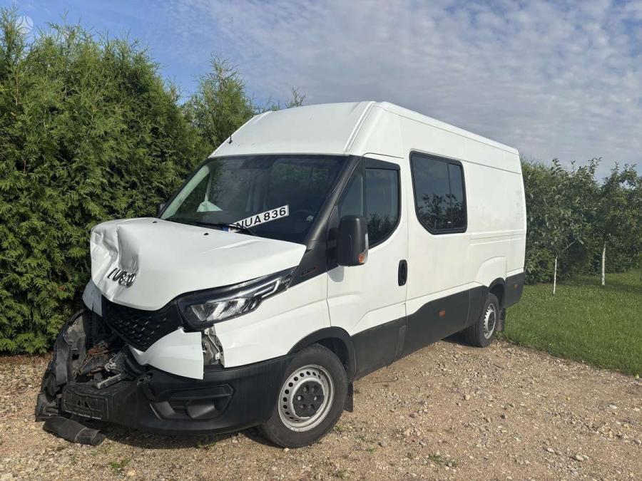 White Iveco Daily 2020 in Radviliskis, with an engine capacity of 3.00 L and mileage of 575 thousand km for 3000 €, photo 6 on AUTOMOTO.COM.LV