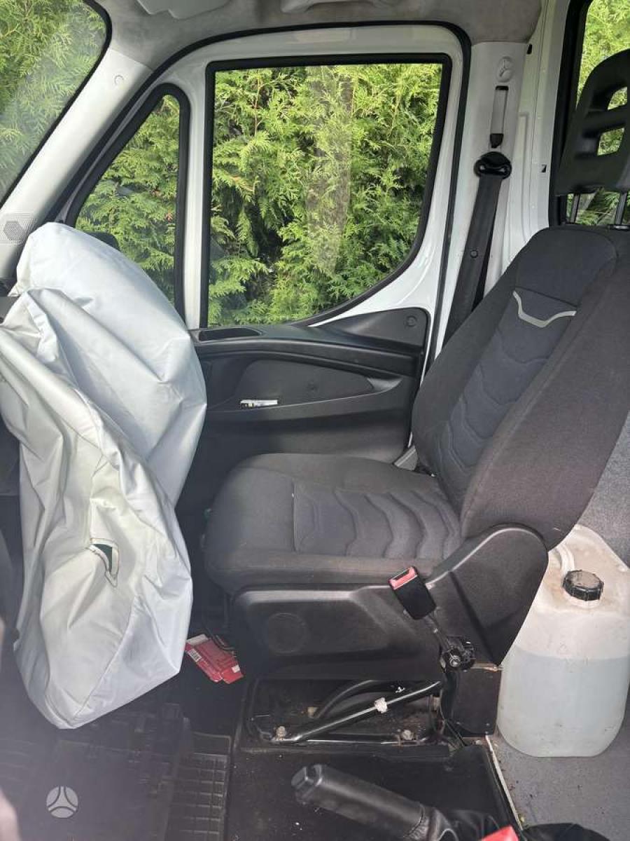 White Iveco Daily 2020 in Radviliskis, with an engine capacity of 3.00 L and mileage of 575 thousand km for 3000 €, photo 9 on AUTOMOTO.COM.LV