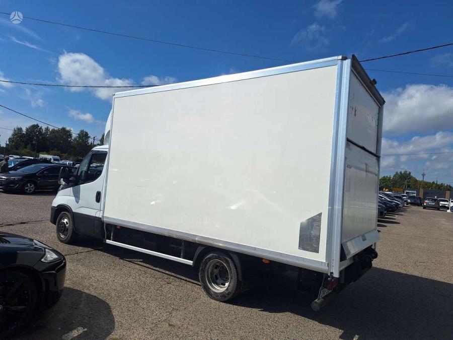 Balts Iveco Daily 2020 Panevēža, ar dzinēja tilpumu 2.29 L un nobraukumu 233 tūkst. km par 14100 €, foto 6 vietnē AUTOMOTO.COM.LV