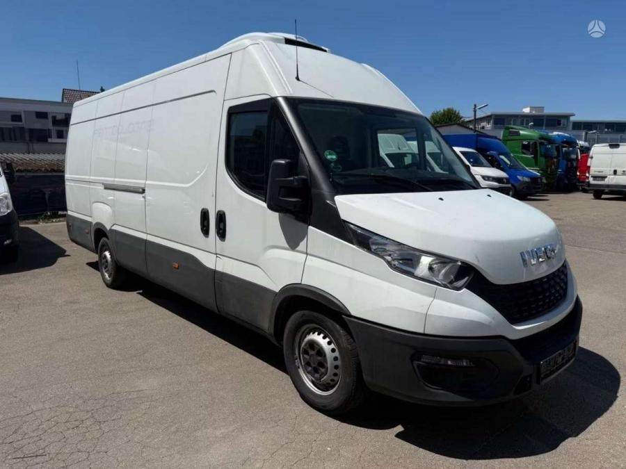 White Iveco Daily 2021 in Vilnius, with an engine capacity of 2.29 L and mileage of 146 thousand km for 29240 €, photo 3 on AUTOMOTO.COM.LV