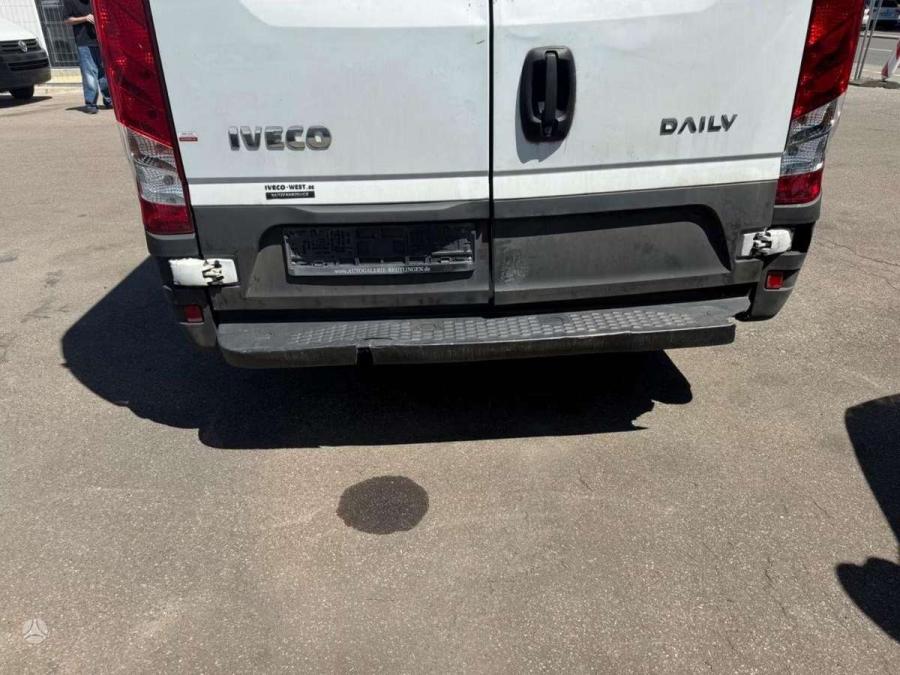 White Iveco Daily 2021 in Vilnius, with an engine capacity of 2.29 L and mileage of 146 thousand km for 29240 €, photo 12 on AUTOMOTO.COM.LV