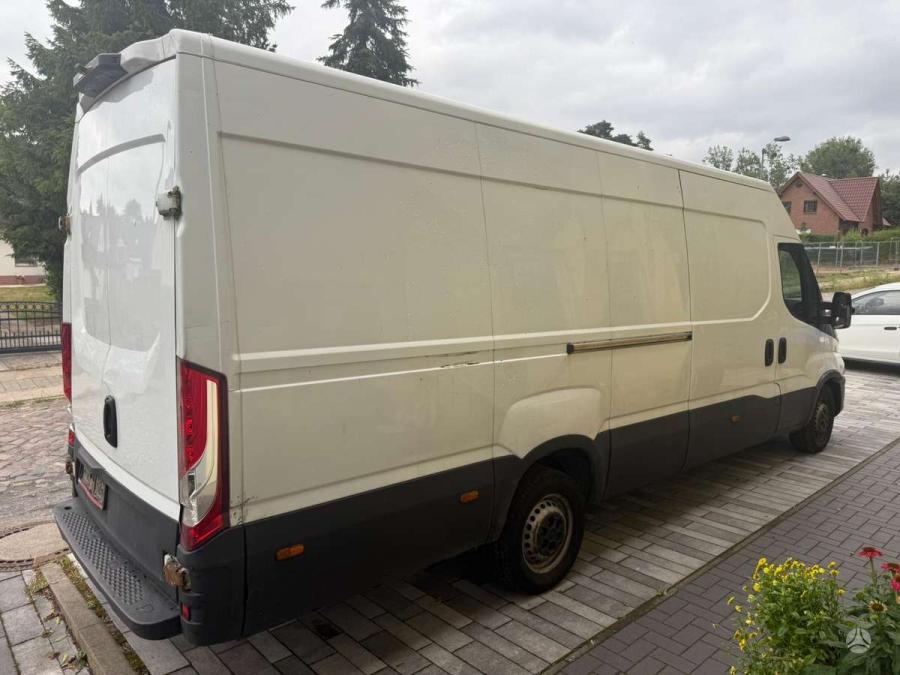 Белый Ивеко Дейли 2021 в Кельме, объемом двигателя 2.30 л и пробегом 337 тыс. км за 10500 €, фото 3 на AUTOMOTO.COM.LV