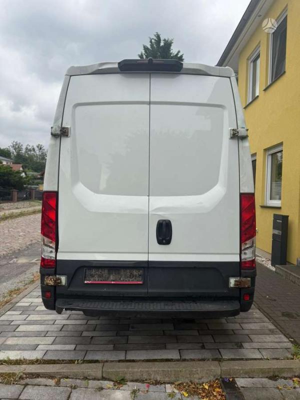 White Iveco Daily 2021 in Kelme, with an engine capacity of 2.30 L and mileage of 337 thousand km for 10500 €, photo 3 on AUTOMOTO.COM.LV