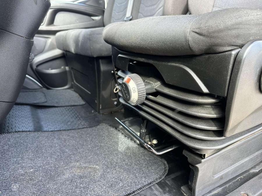 White Iveco Daily 2021 in Telschi, with an engine capacity of 3.00 L and mileage of 360 thousand km for 9500 €, photo 16 on AUTOMOTO.COM.LV