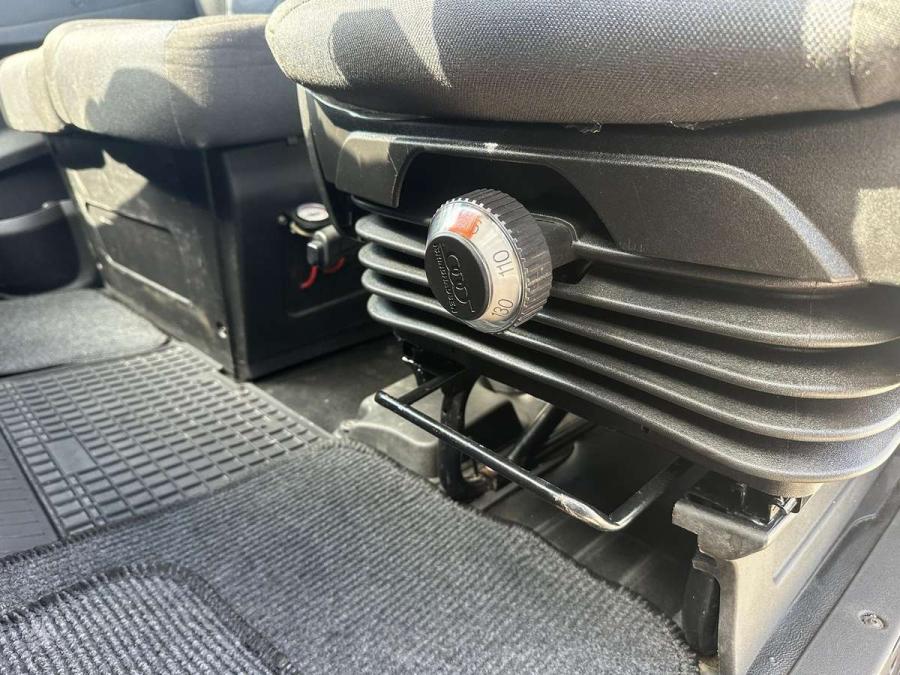 Balts Iveco Daily 2021 Telšiai, ar dzinēja tilpumu 3.00 L un nobraukumu 363 tūkst. km par 9500 €, foto 22 vietnē AUTOMOTO.COM.LV