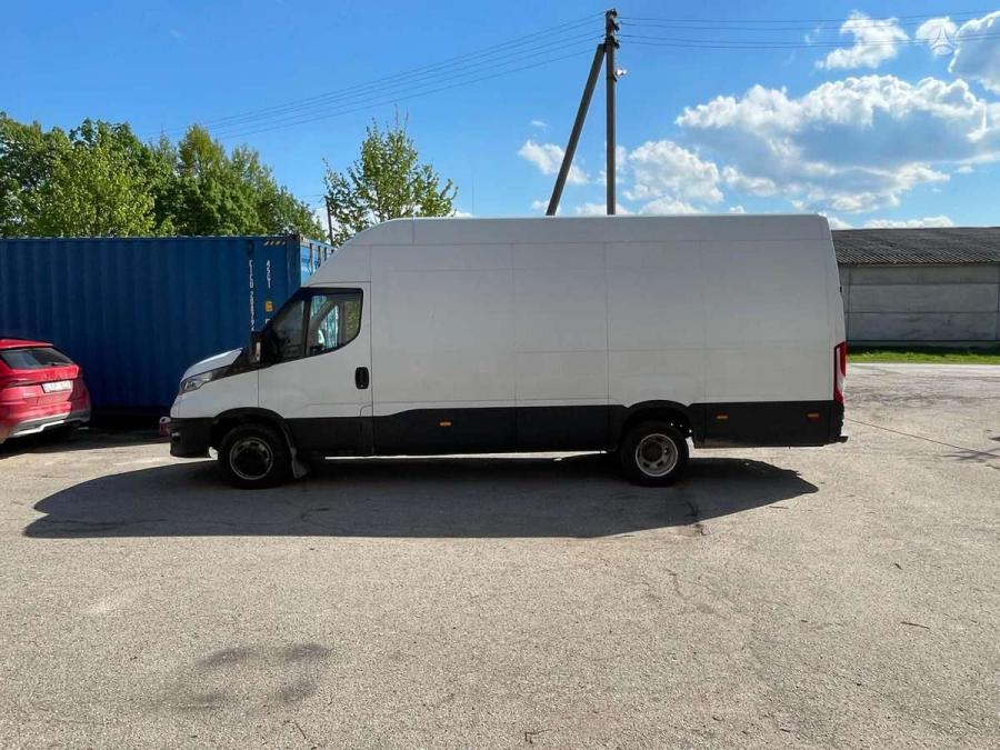 White Iveco Daily 2021 in Vilnius, with an engine capacity of 3.00 L and mileage of 255 thousand km for 16819 €, photo 7 on AUTOMOTO.COM.LV