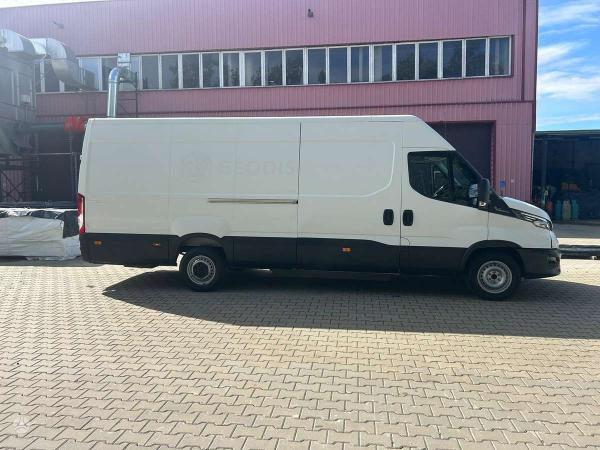 White Iveco Daily 2021 in Kaunas, with an engine capacity of 3.00 L and mileage of 128 thousand km for 9350 €, photo 2 on AUTOMOTO.COM.LV