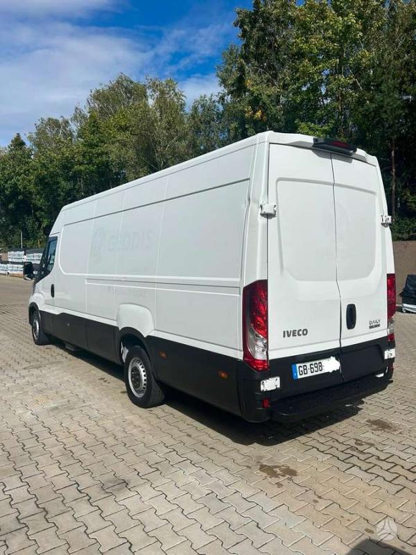 White Iveco Daily 2021 in Kaunas, with an engine capacity of 3.00 L and mileage of 128 thousand km for 9350 €, photo 3 on AUTOMOTO.COM.LV