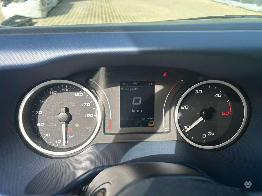 White Iveco Daily 2021 in Kaunas, with an engine capacity of 3.00 L and mileage of 128 thousand km for 9350 €, photo 7 on AUTOMOTO.COM.LV