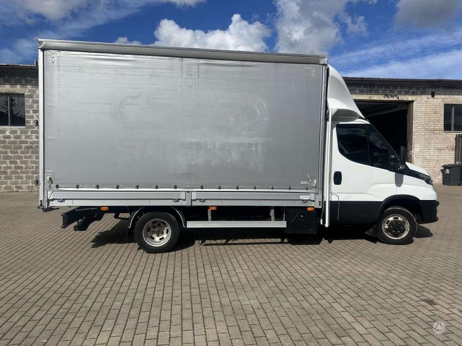White Iveco Daily 2021 in Silute, with an engine capacity of 3.00 L and mileage of 94 thousand km for 14990 €, photo 1 on AUTOMOTO.COM.LV