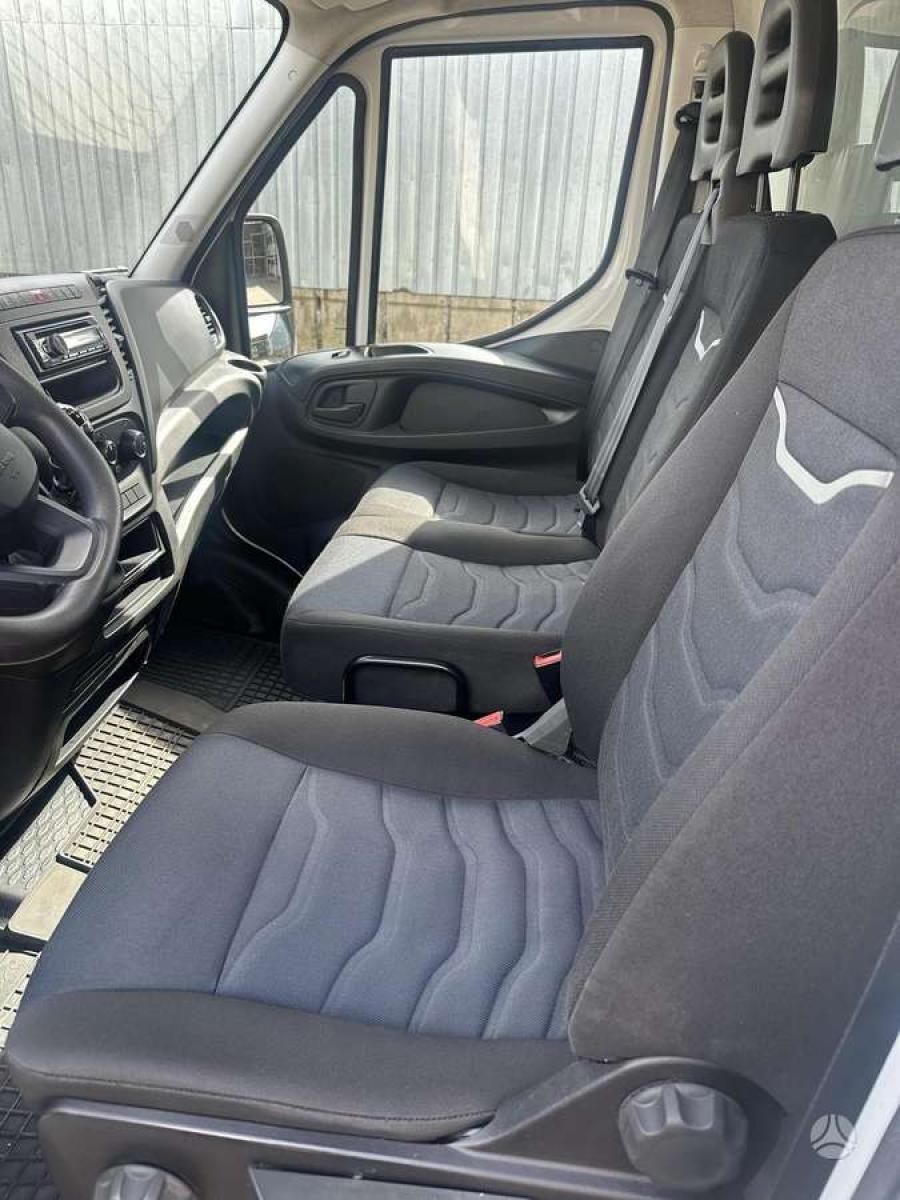 White Iveco Daily 2021 in Silute, with an engine capacity of 3.00 L and mileage of 94 thousand km for 14990 €, photo 4 on AUTOMOTO.COM.LV