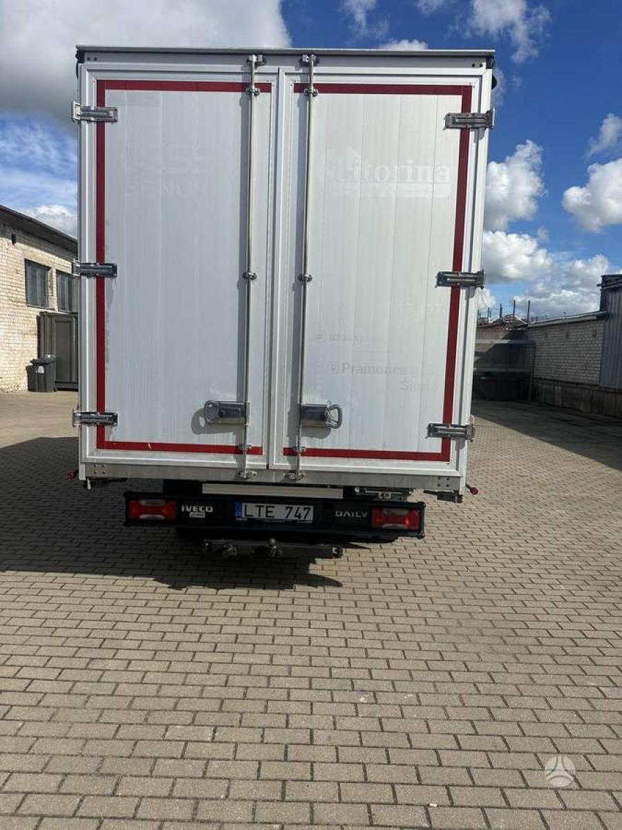 White Iveco Daily 2021 in Silute, with an engine capacity of 3.00 L and mileage of 94 thousand km for 14990 €, photo 10 on AUTOMOTO.COM.LV