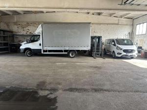 White Iveco Daily 2021 in Silute, with an engine capacity of 3.00 L and mileage of 94 thousand km for 14990 €, photo 17 on AUTOMOTO.COM.LV