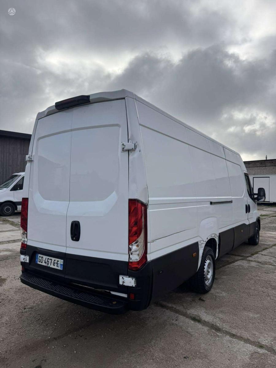 White Iveco Daily 2021 in Kaunas, with an engine capacity of 2.30 L and mileage of 199 thousand km for 8850 €, photo 3 on AUTOMOTO.COM.LV