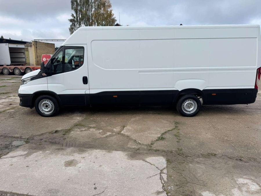 White Iveco Daily 2021 in Kaunas, with an engine capacity of 2.30 L and mileage of 199 thousand km for 8850 €, photo 7 on AUTOMOTO.COM.LV
