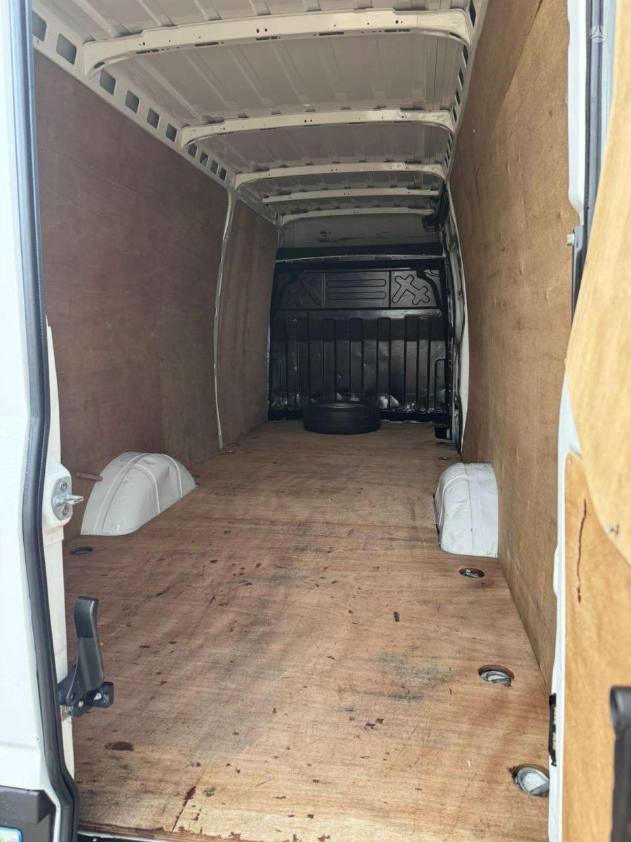 White Iveco Daily 2021 in Kaunas, with an engine capacity of 2.30 L and mileage of 199 thousand km for 8850 €, photo 11 on AUTOMOTO.COM.LV