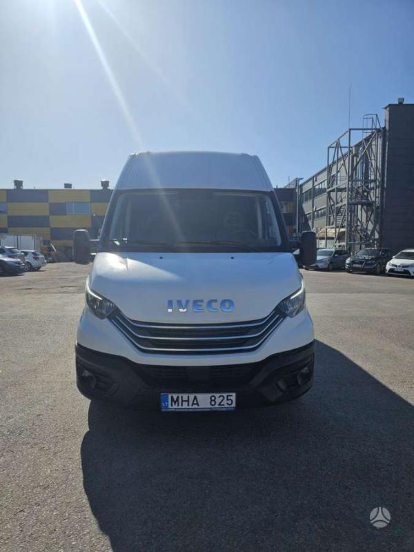 White Iveco Daily 2022 in Kaunas, with an engine capacity of 3.00 L and mileage of 497 thousand km for 11000 €, photo 2 on AUTOMOTO.COM.LV