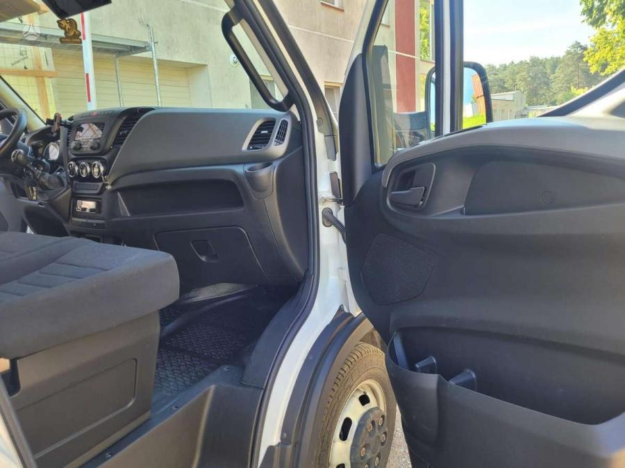 White Iveco Daily 2022 in Druskininkai, with an engine capacity of 0.00 L and mileage of 320 thousand km for 30000 €, photo 9 on AUTOMOTO.COM.LV