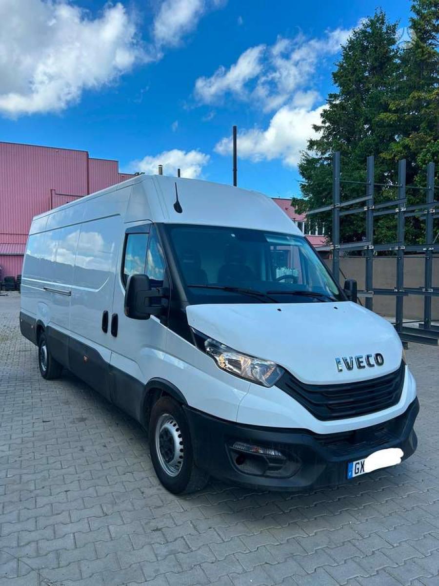 White Iveco Daily 2022 in Kaunas, with an engine capacity of 3.00 L and mileage of 355 thousand km for 10500 €, photo 1 on AUTOMOTO.COM.LV