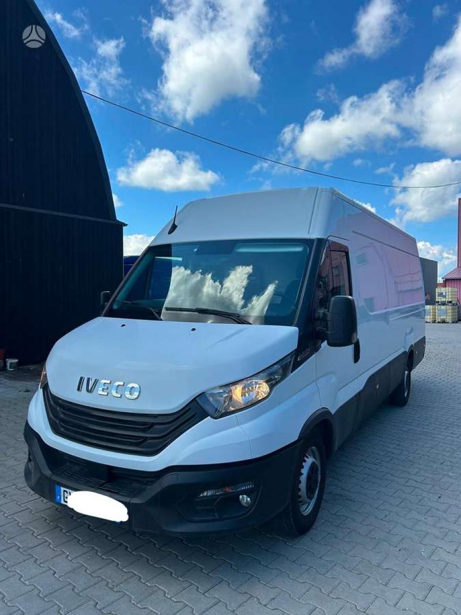 White Iveco Daily 2022 in Kaunas, with an engine capacity of 3.00 L and mileage of 355 thousand km for 10500 €, photo 4 on AUTOMOTO.COM.LV