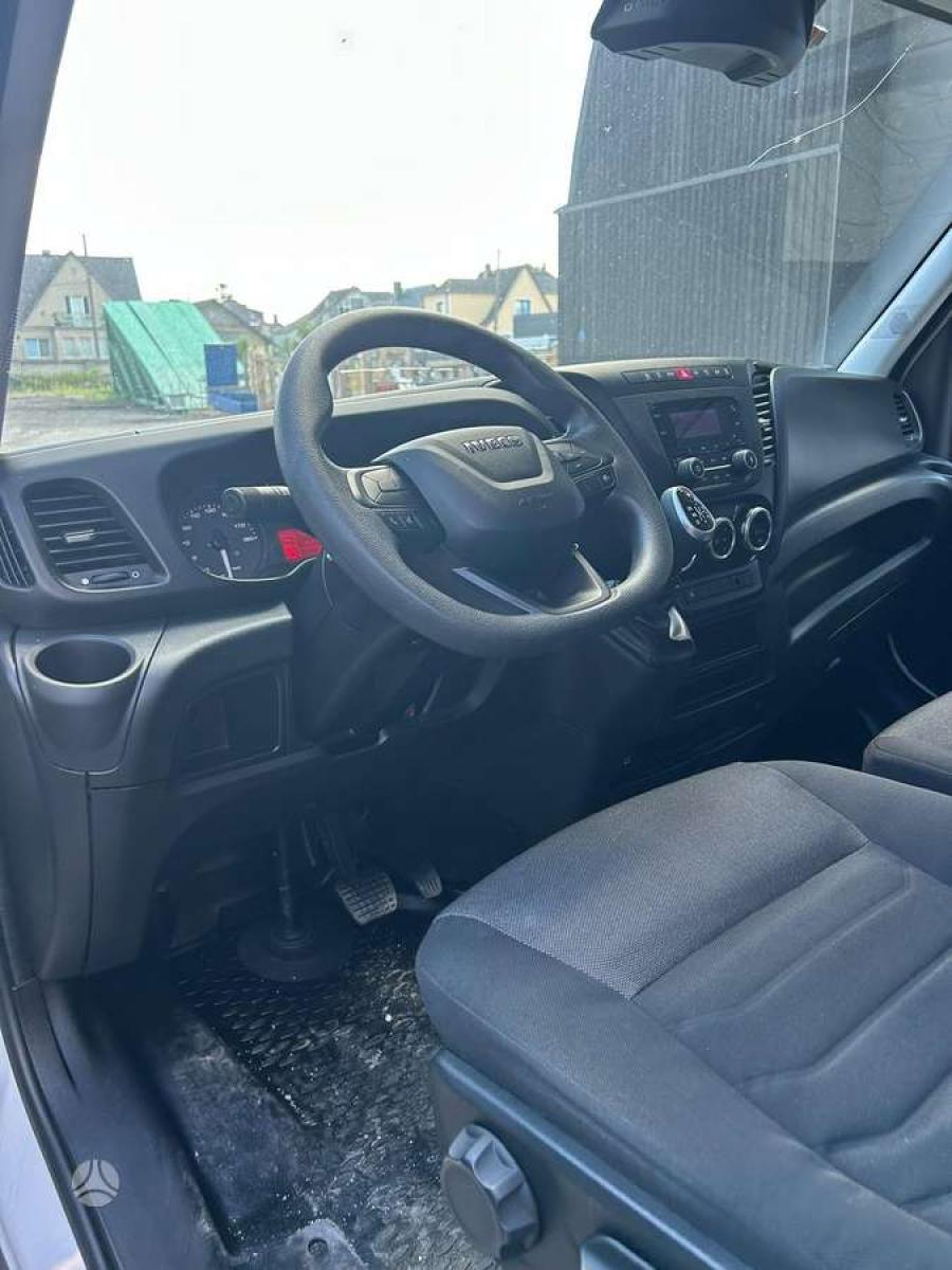 White Iveco Daily 2022 in Kaunas, with an engine capacity of 3.00 L and mileage of 355 thousand km for 10500 €, photo 9 on AUTOMOTO.COM.LV