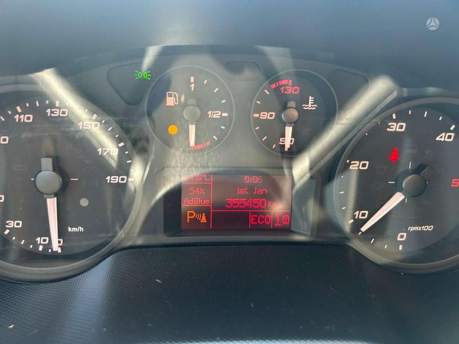 White Iveco Daily 2022 in Kaunas, with an engine capacity of 3.00 L and mileage of 355 thousand km for 10500 €, photo 13 on AUTOMOTO.COM.LV