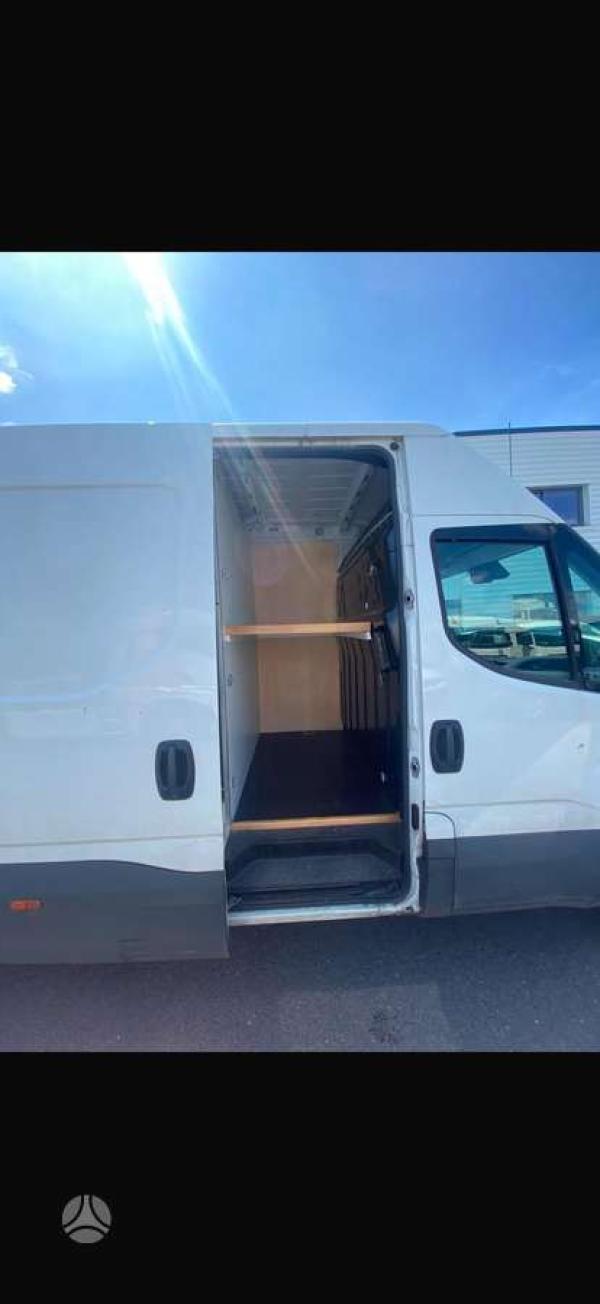 Balts Iveco Daily 2022 Tauragė, ar dzinēja tilpumu 3.00 L un nobraukumu 240 tūkst. km par 15900 €, foto 6 vietnē AUTOMOTO.COM.LV