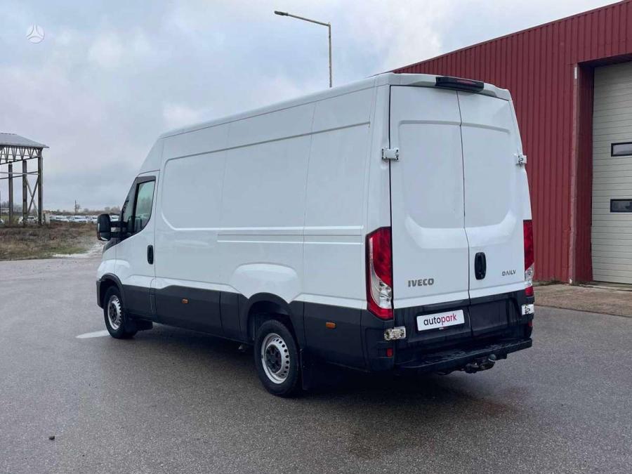 White Iveco Daily 2022 in Ukmerge, with an engine capacity of 2.29 L and mileage of 143 thousand km for 12900 €, photo 6 on AUTOMOTO.COM.LV