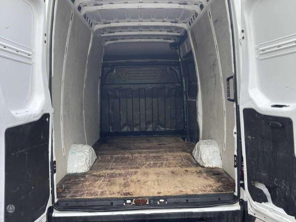 White Iveco Daily 2022 in Ukmerge, with an engine capacity of 2.29 L and mileage of 143 thousand km for 12900 €, photo 6 on AUTOMOTO.COM.LV